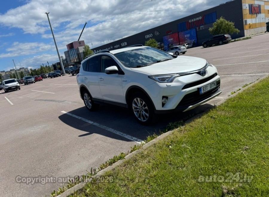 Белый Тойота РАВ 4 2017 в Таллин, объемом двигателя 2.50 л и пробегом 136 тыс. км за 17000 €, фото 3 на AUTOMOTO.COM.LV
