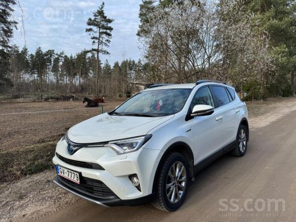 Белый Тойота РАВ 4 2017 в Рига, объемом двигателя 2.50 л и пробегом 168 тыс. км за 18100 €, фото 2 на AUTOMOTO.COM.LV