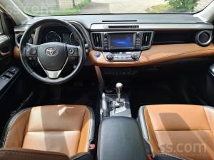 White Toyota RAV4 2017 in Gulbene, with an engine capacity of 2.50 L and mileage of 164 thousand km for 18775 €, photo 8 on AUTOMOTO.COM.LV