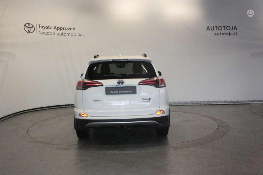 Balts Toyota RAV4 2017 Kauņa, ar dzinēja tilpumu 2.49 L un nobraukumu 256 tūkst. km par 15900 €, foto 5 vietnē AUTOMOTO.COM.LV