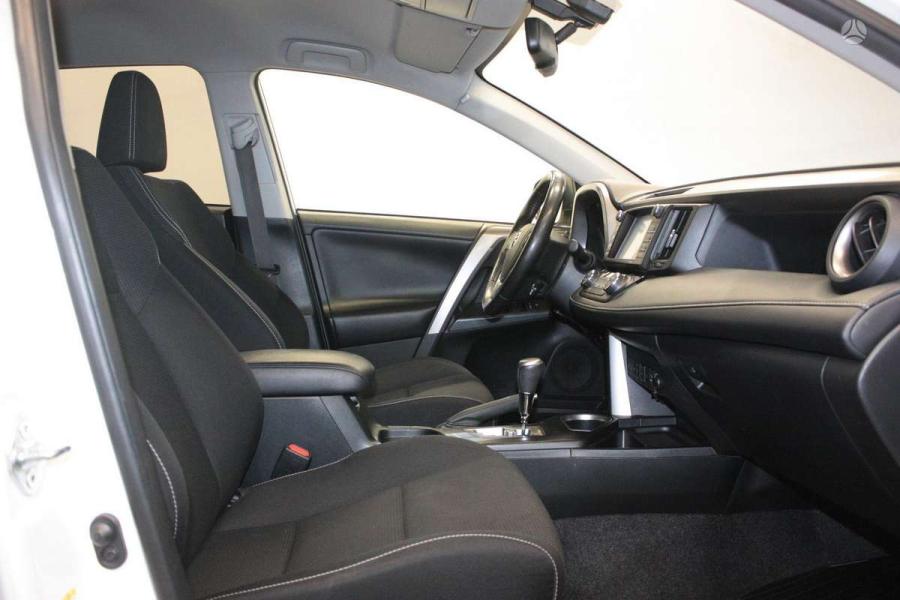 Balts Toyota RAV4 2017 Kauņa, ar dzinēja tilpumu 2.49 L un nobraukumu 256 tūkst. km par 15900 €, foto 7 vietnē AUTOMOTO.COM.LV