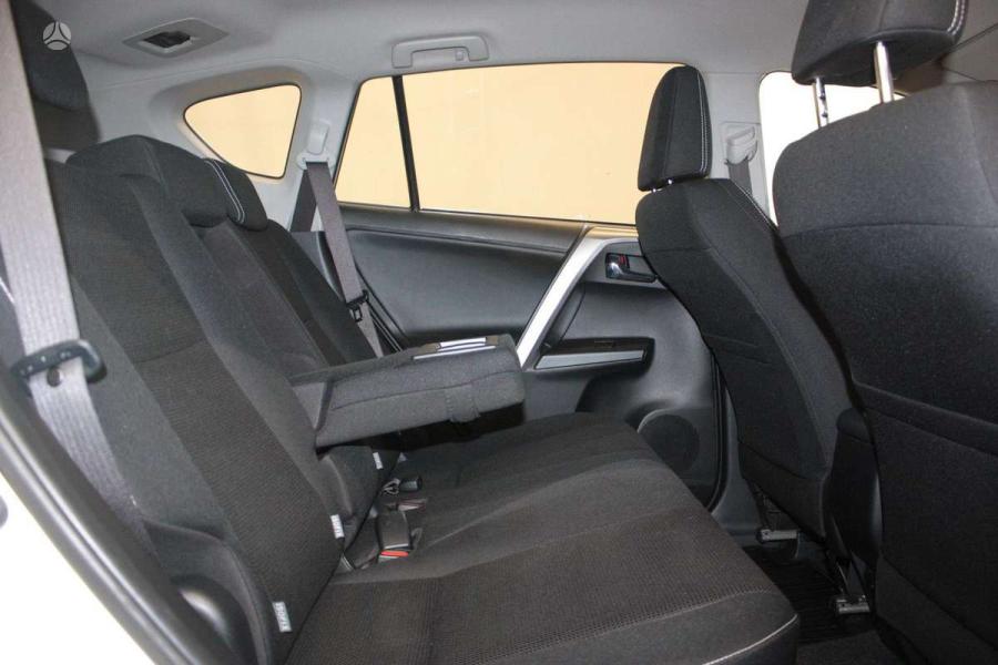 Balts Toyota RAV4 2017 Kauņa, ar dzinēja tilpumu 2.49 L un nobraukumu 256 tūkst. km par 15900 €, foto 8 vietnē AUTOMOTO.COM.LV
