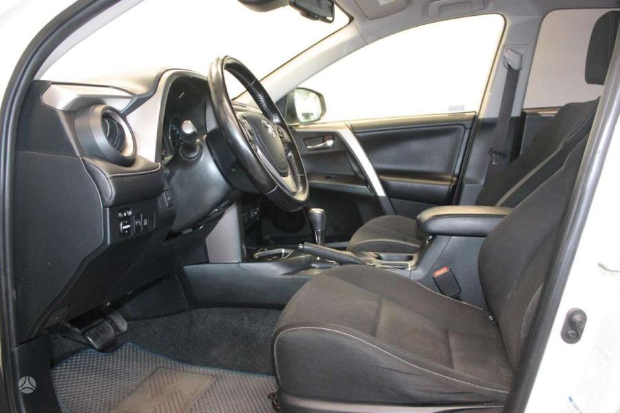 Balts Toyota RAV4 2017 Kauņa, ar dzinēja tilpumu 2.49 L un nobraukumu 256 tūkst. km par 15900 €, foto 12 vietnē AUTOMOTO.COM.LV