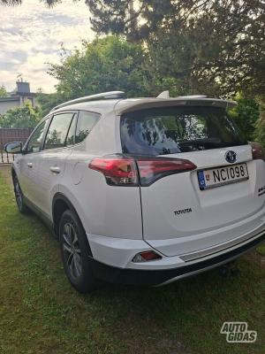 White Toyota RAV4 2017 in Kaunas, with an engine capacity of 2.50 L and mileage of 102 thousand km for 19600 €, photo 3 on AUTOMOTO.COM.LV