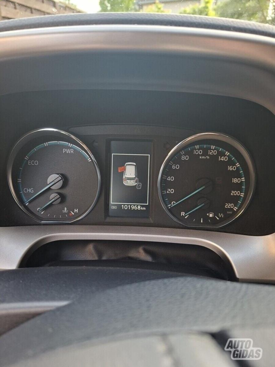 White Toyota RAV4 2017 in Kaunas, with an engine capacity of 2.50 L and mileage of 102 thousand km for 19600 €, photo 6 on AUTOMOTO.COM.LV