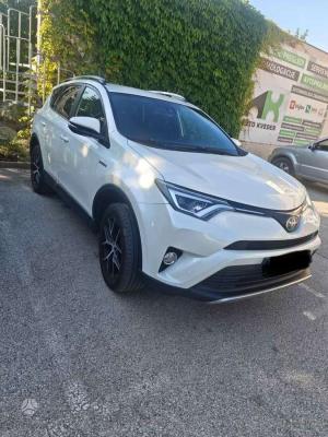 White Toyota RAV4 2017 in Kaunas, with an engine capacity of 2.49 L and mileage of 320 thousand km for 11750 €, photo 4 on AUTOMOTO.COM.LV