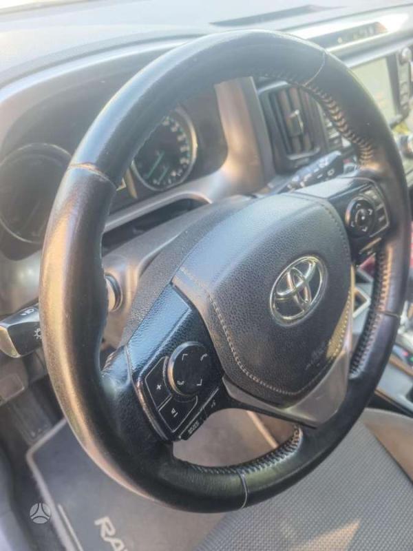 Balts Toyota RAV4 2017 Kauņa, ar dzinēja tilpumu 2.49 L un nobraukumu 320 tūkst. km par 11750 €, foto 6 vietnē AUTOMOTO.COM.LV