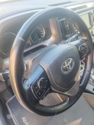 White Toyota RAV4 2017 in Kaunas, with an engine capacity of 2.49 L and mileage of 320 thousand km for 11750 €, photo 7 on AUTOMOTO.COM.LV