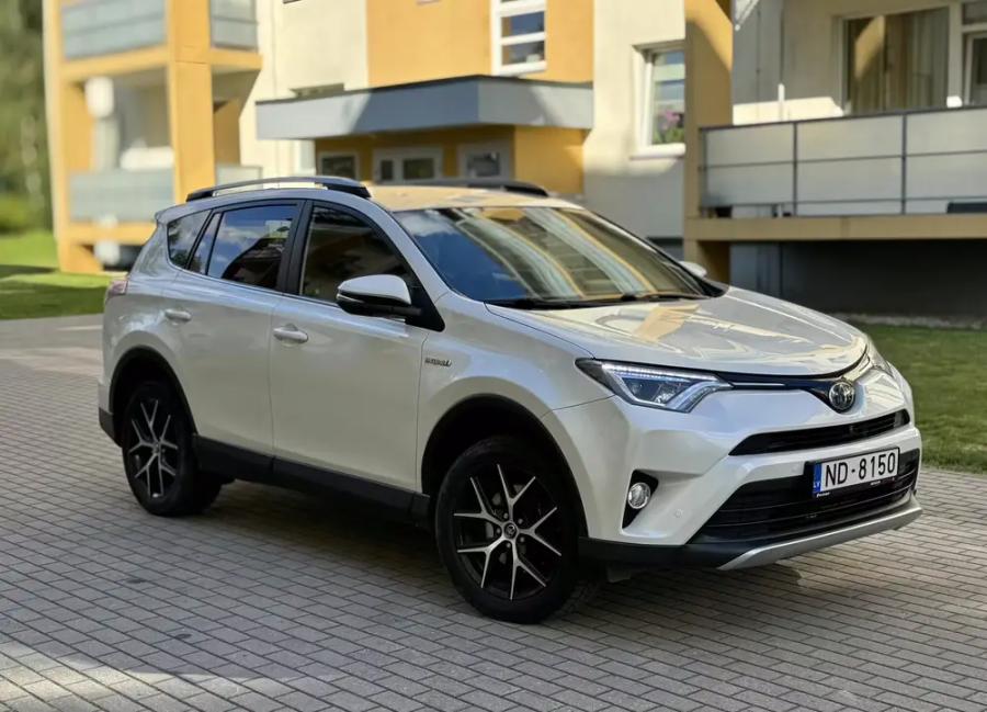 Balts Toyota RAV4 2017 Rīga, ar dzinēja tilpumu 2.50 L un nobraukumu 109 tūkst. km par 17300 €, foto 1 vietnē AUTOMOTO.COM.LV