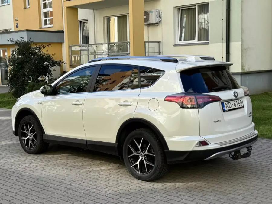 Balts Toyota RAV4 2017 Rīga, ar dzinēja tilpumu 2.50 L un nobraukumu 109 tūkst. km par 17300 €, foto 4 vietnē AUTOMOTO.COM.LV