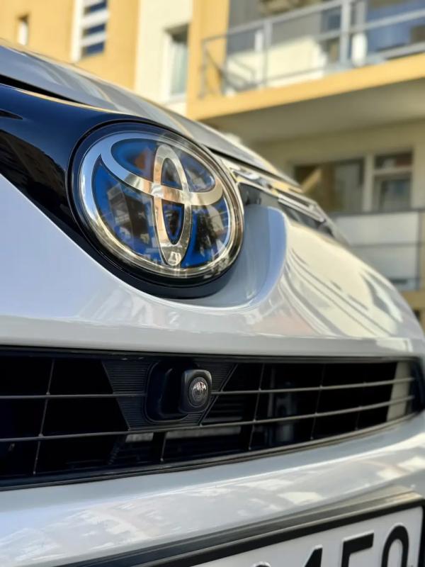 White Toyota RAV4 2017 in Riga, with an engine capacity of 2.50 L and mileage of 109 thousand km for 17300 €, photo 6 on AUTOMOTO.COM.LV