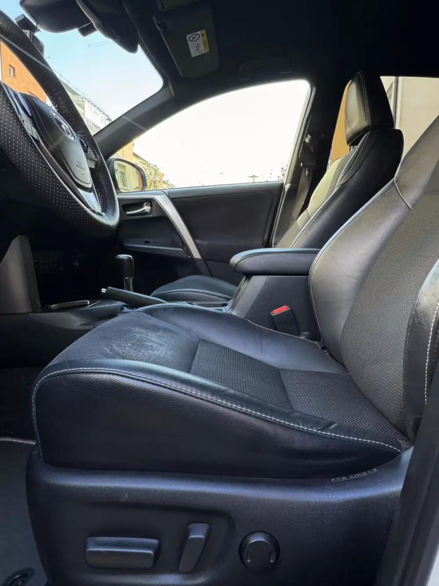 Balts Toyota RAV4 2017 Rīga, ar dzinēja tilpumu 2.50 L un nobraukumu 109 tūkst. km par 17300 €, foto 16 vietnē AUTOMOTO.COM.LV