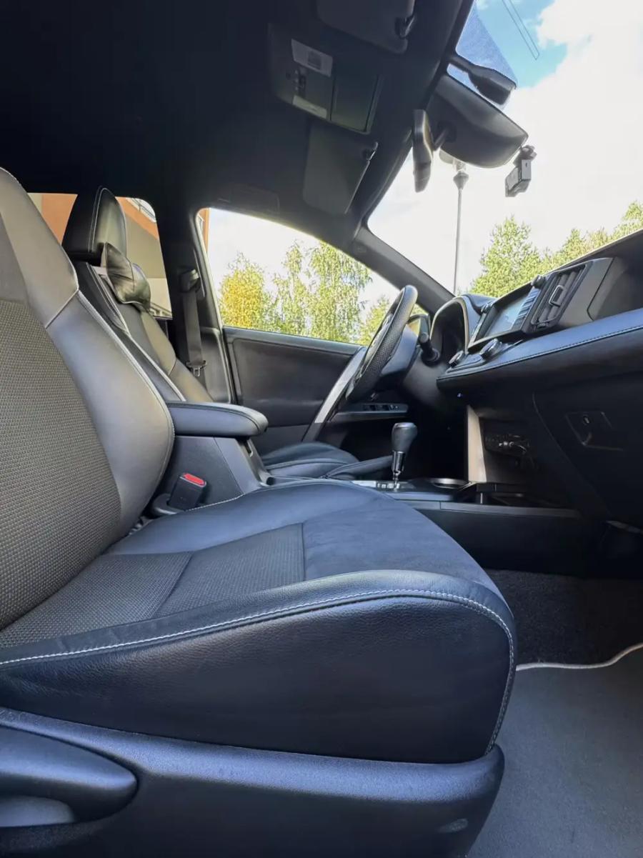 Balts Toyota RAV4 2017 Rīga, ar dzinēja tilpumu 2.50 L un nobraukumu 109 tūkst. km par 17300 €, foto 17 vietnē AUTOMOTO.COM.LV