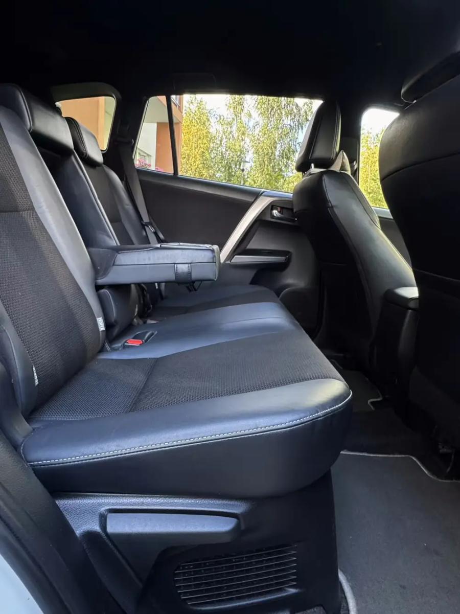 Balts Toyota RAV4 2017 Rīga, ar dzinēja tilpumu 2.50 L un nobraukumu 109 tūkst. km par 17300 €, foto 19 vietnē AUTOMOTO.COM.LV