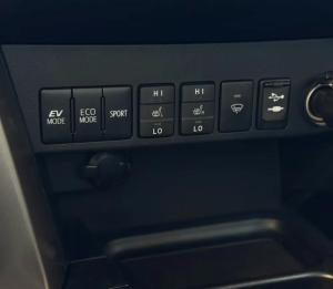 Balts Toyota RAV4 2017 Rīga, ar dzinēja tilpumu 2.50 L un nobraukumu 109 tūkst. km par 17300 €, foto 20 vietnē AUTOMOTO.COM.LV