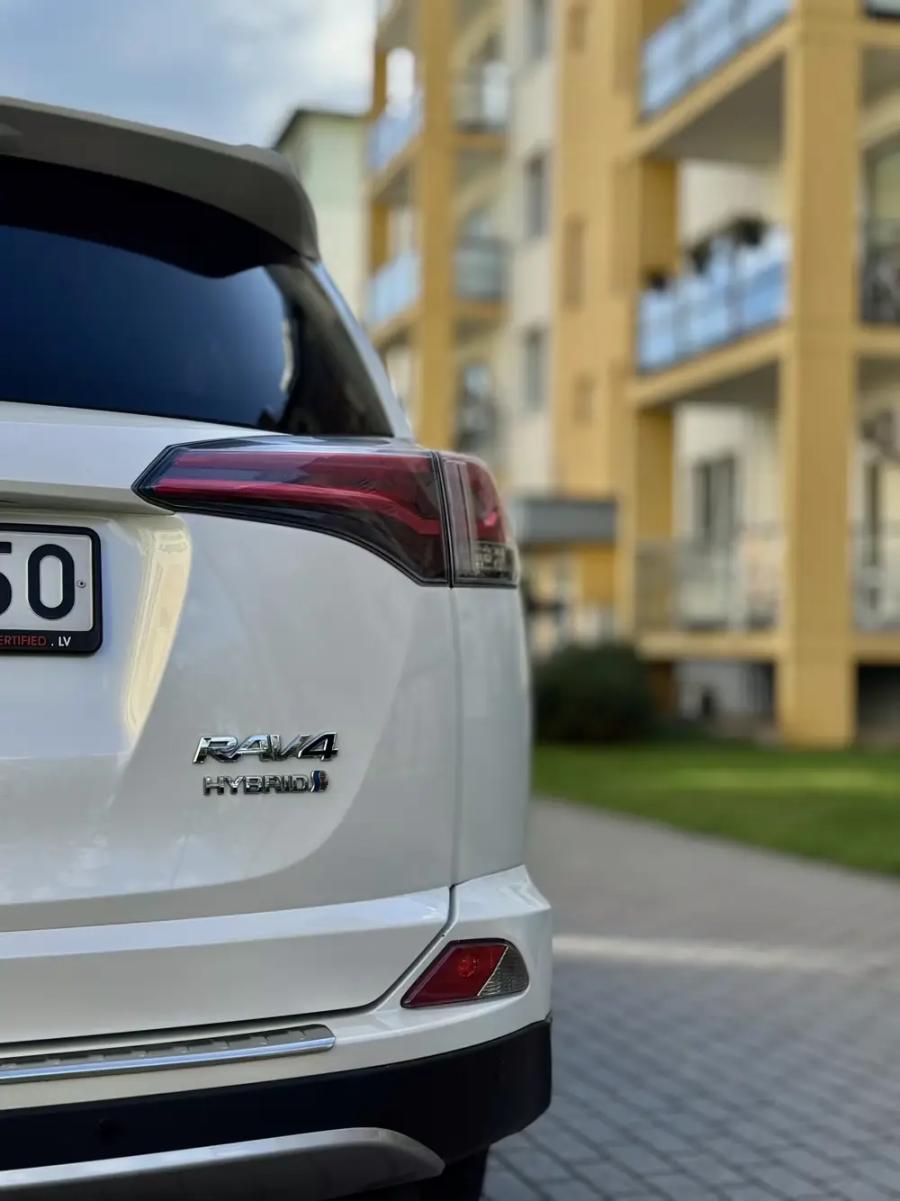 Balts Toyota RAV4 2017 Rīga, ar dzinēja tilpumu 2.50 L un nobraukumu 109 tūkst. km par 17300 €, foto 22 vietnē AUTOMOTO.COM.LV