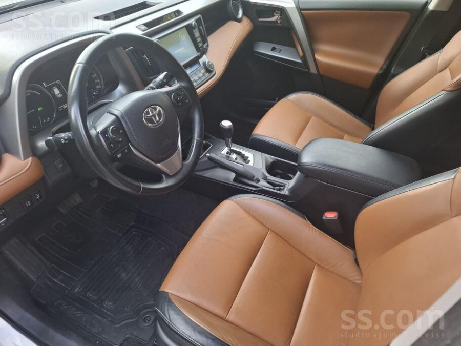 Balts Toyota RAV4 2017 Gulbene, ar dzinēja tilpumu 2.50 L un nobraukumu 164 tūkst. km par 17750 €, foto 9 vietnē AUTOMOTO.COM.LV