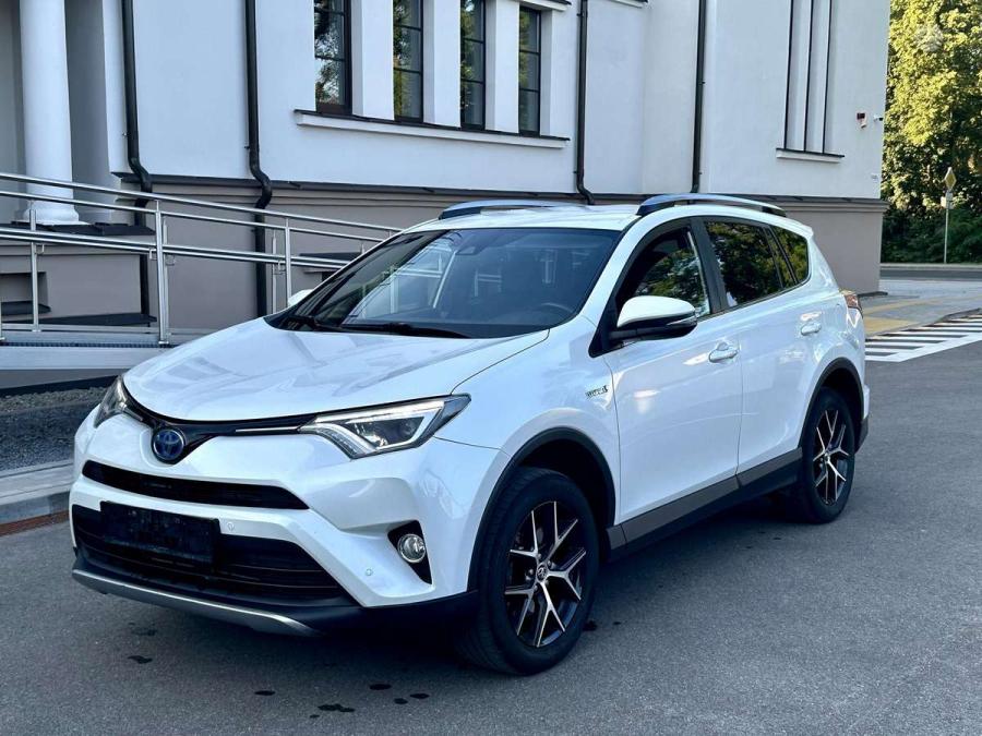 Balts Toyota RAV4 2017 Marijampole, ar dzinēja tilpumu 2.49 L un nobraukumu 381 tūkst. km par 11450 €, foto 1 vietnē AUTOMOTO.COM.LV