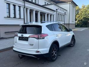 Balts Toyota RAV4 2017 Marijampole, ar dzinēja tilpumu 2.49 L un nobraukumu 381 tūkst. km par 11450 €, foto 3 vietnē AUTOMOTO.COM.LV