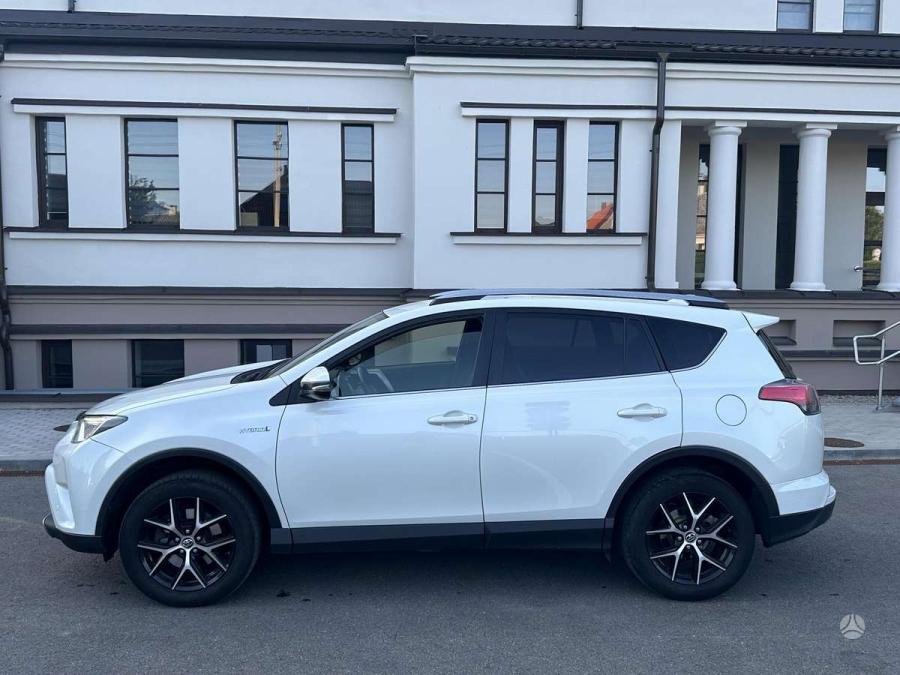 Balts Toyota RAV4 2017 Marijampole, ar dzinēja tilpumu 2.49 L un nobraukumu 381 tūkst. km par 11450 €, foto 4 vietnē AUTOMOTO.COM.LV
