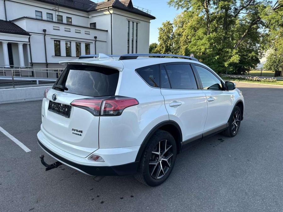 Balts Toyota RAV4 2017 Marijampole, ar dzinēja tilpumu 2.49 L un nobraukumu 381 tūkst. km par 11450 €, foto 6 vietnē AUTOMOTO.COM.LV