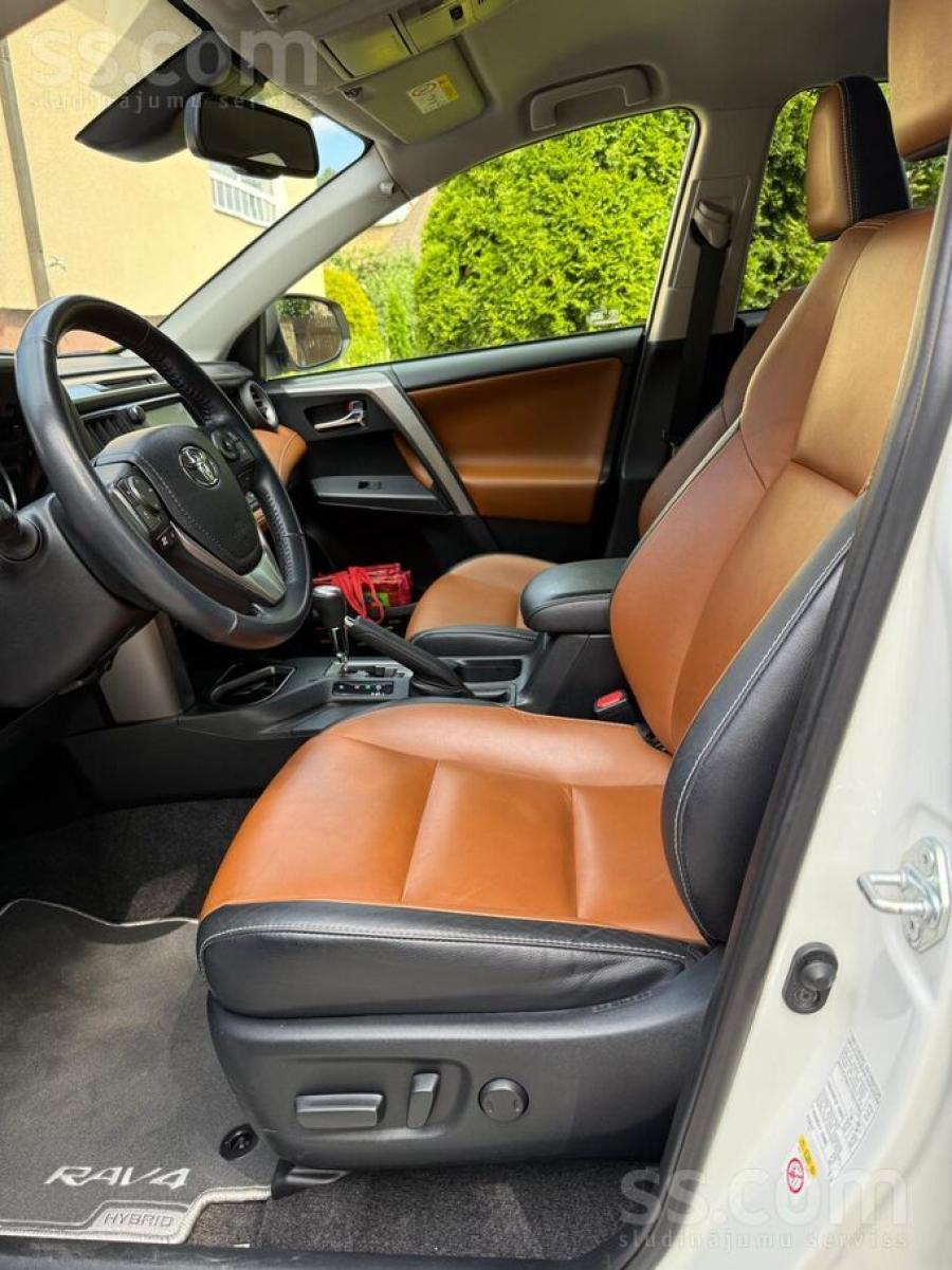 Balts Toyota RAV4 2017 Rīga, ar dzinēja tilpumu 2.50 L un nobraukumu 89 tūkst. km par 22900 €, foto 3 vietnē AUTOMOTO.COM.LV
