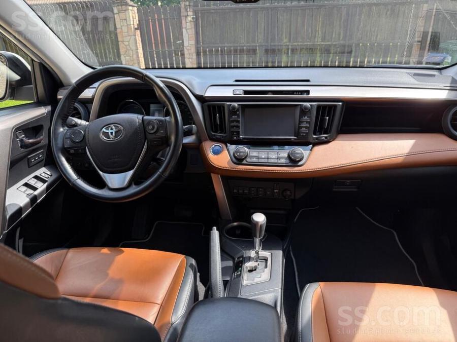 Balts Toyota RAV4 2017 Rīga, ar dzinēja tilpumu 2.50 L un nobraukumu 89 tūkst. km par 22900 €, foto 8 vietnē AUTOMOTO.COM.LV