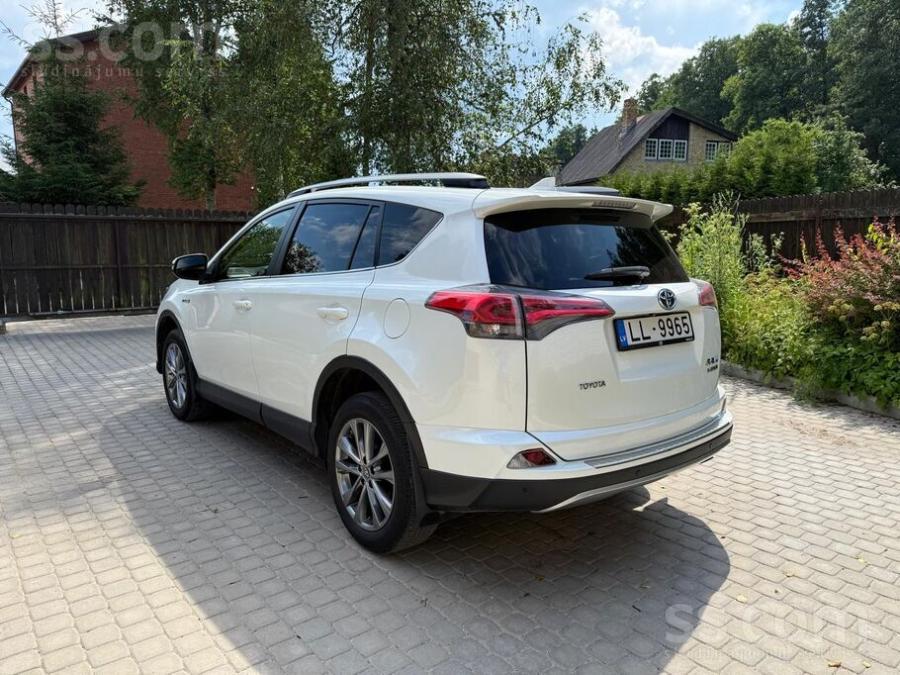 Balts Toyota RAV4 2017 Rīga, ar dzinēja tilpumu 2.50 L un nobraukumu 89 tūkst. km par 22900 €, foto 11 vietnē AUTOMOTO.COM.LV