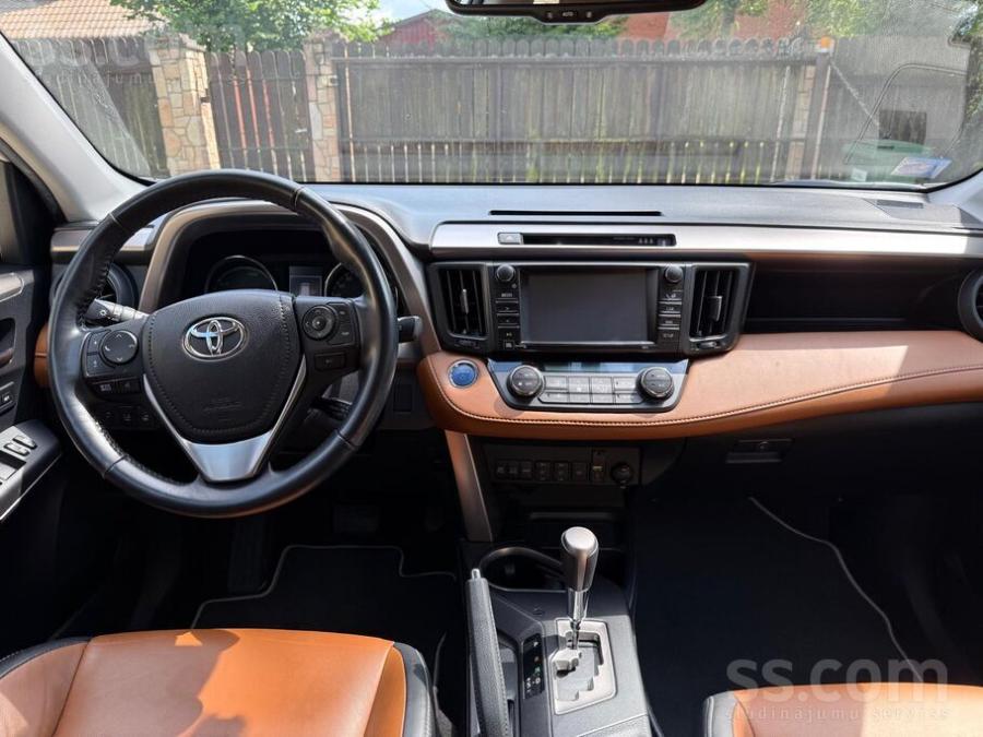 Balts Toyota RAV4 2017 Rīga, ar dzinēja tilpumu 2.50 L un nobraukumu 89 tūkst. km par 22900 €, foto 16 vietnē AUTOMOTO.COM.LV