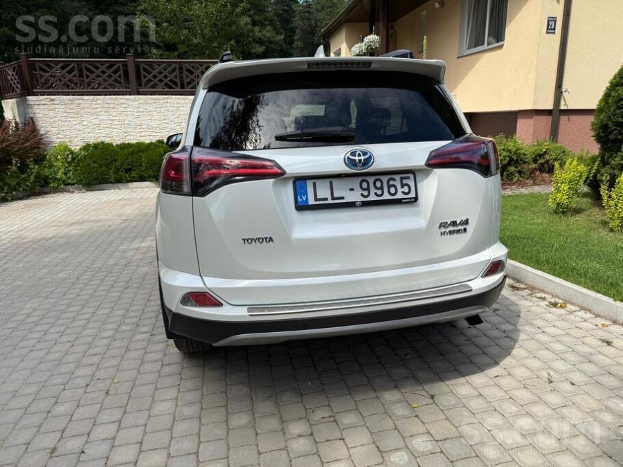 Balts Toyota RAV4 2017 Rīga, ar dzinēja tilpumu 2.50 L un nobraukumu 89 tūkst. km par 22900 €, foto 17 vietnē AUTOMOTO.COM.LV
