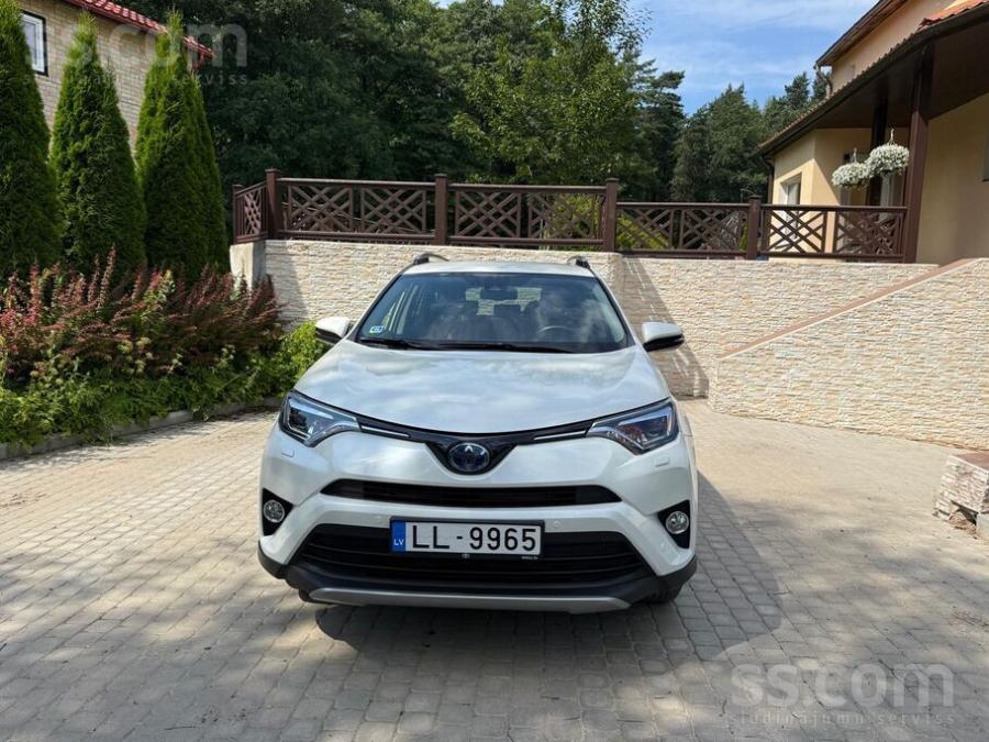 Balts Toyota RAV4 2017 Rīga, ar dzinēja tilpumu 2.50 L un nobraukumu 89 tūkst. km par 22900 €, foto 19 vietnē AUTOMOTO.COM.LV