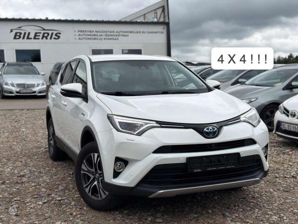 White Toyota RAV4 2017 in Utena, with an engine capacity of 2.49 L and mileage of 65 thousand km for 15990 €, photo 1 on AUTOMOTO.COM.LV