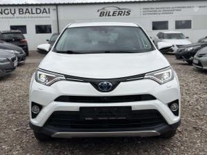 White Toyota RAV4 2017 in Utena, with an engine capacity of 2.49 L and mileage of 65 thousand km for 15990 €, photo 6 on AUTOMOTO.COM.LV