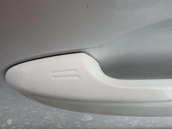 White Toyota RAV4 2017 in Utena, with an engine capacity of 2.49 L and mileage of 65 thousand km for 15990 €, photo 8 on AUTOMOTO.COM.LV