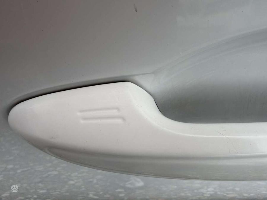 White Toyota RAV4 2017 in Utena, with an engine capacity of 2.49 L and mileage of 65 thousand km for 15990 €, photo 9 on AUTOMOTO.COM.LV