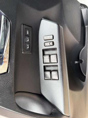 White Toyota RAV4 2017 in Utena, with an engine capacity of 2.49 L and mileage of 65 thousand km for 15990 €, photo 10 on AUTOMOTO.COM.LV