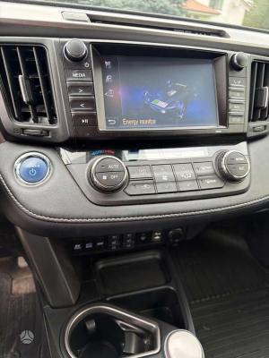 White Toyota RAV4 2017 in Utena, with an engine capacity of 2.49 L and mileage of 65 thousand km for 15990 €, photo 12 on AUTOMOTO.COM.LV