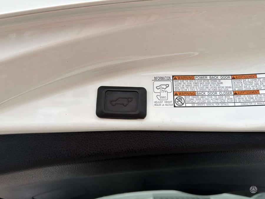 White Toyota RAV4 2017 in Utena, with an engine capacity of 2.49 L and mileage of 65 thousand km for 15990 €, photo 17 on AUTOMOTO.COM.LV