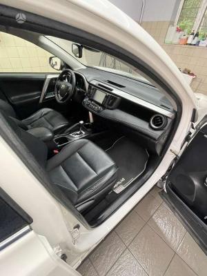 Balts Toyota RAV4 2017 Telšiai, ar dzinēja tilpumu 2.49 L un nobraukumu 380 tūkst. km par 8200 €, foto 5 vietnē AUTOMOTO.COM.LV