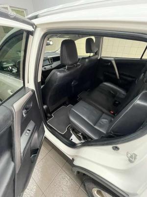 Balts Toyota RAV4 2017 Telšiai, ar dzinēja tilpumu 2.49 L un nobraukumu 380 tūkst. km par 8200 €, foto 6 vietnē AUTOMOTO.COM.LV