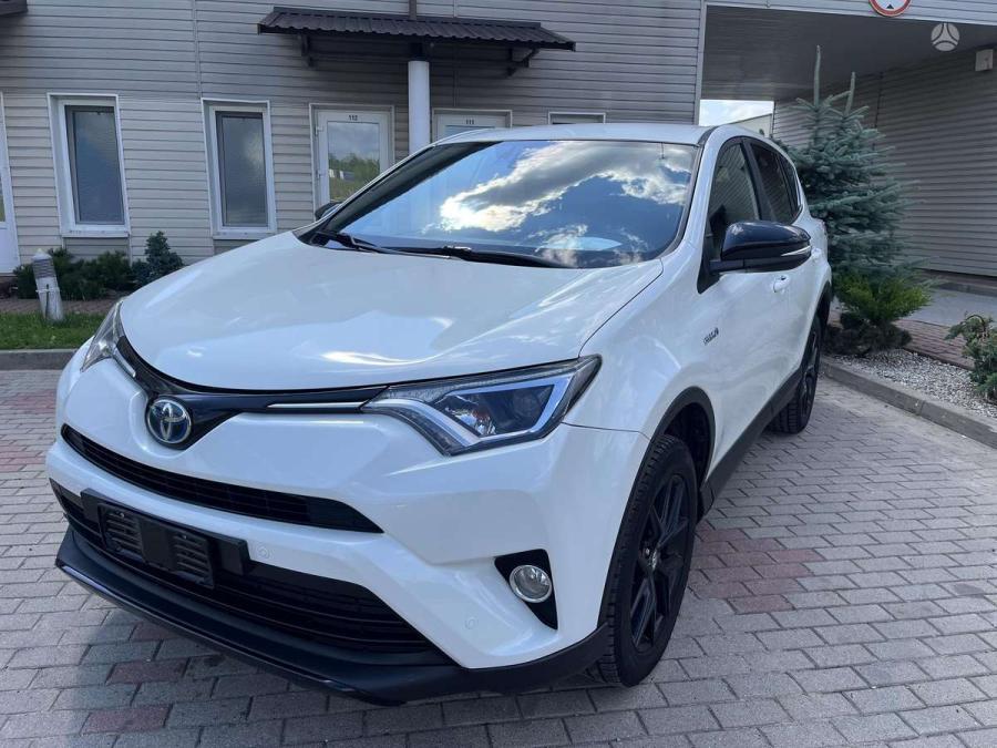 Balts Toyota RAV4 2017 Viļņa, ar dzinēja tilpumu 2.49 L un nobraukumu 190 tūkst. km par 15500 €, foto 1 vietnē AUTOMOTO.COM.LV