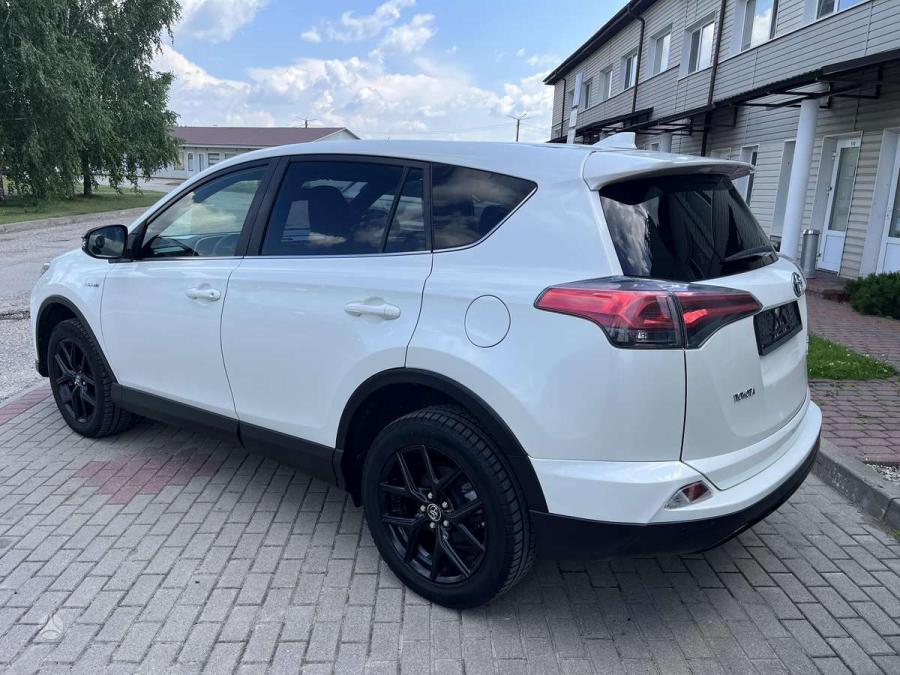 Balts Toyota RAV4 2017 Viļņa, ar dzinēja tilpumu 2.49 L un nobraukumu 190 tūkst. km par 15500 €, foto 7 vietnē AUTOMOTO.COM.LV