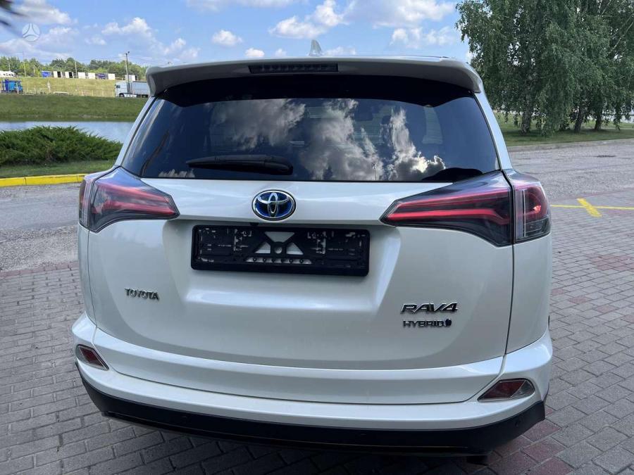 Balts Toyota RAV4 2017 Viļņa, ar dzinēja tilpumu 2.49 L un nobraukumu 190 tūkst. km par 15500 €, foto 9 vietnē AUTOMOTO.COM.LV