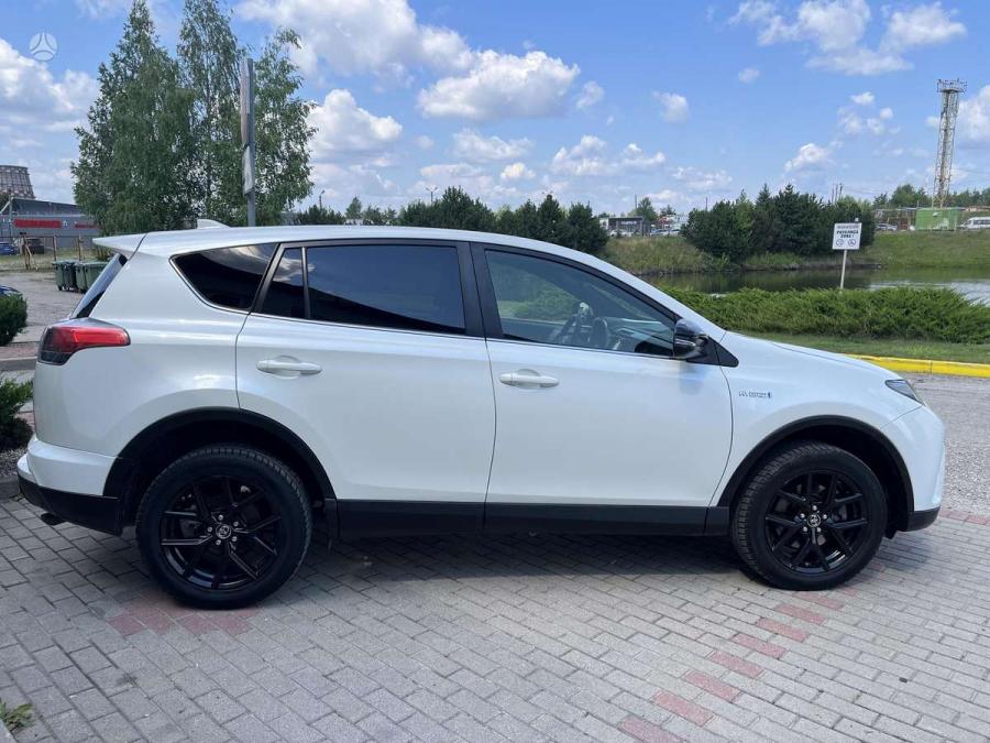 Balts Toyota RAV4 2017 Viļņa, ar dzinēja tilpumu 2.49 L un nobraukumu 190 tūkst. km par 15500 €, foto 12 vietnē AUTOMOTO.COM.LV