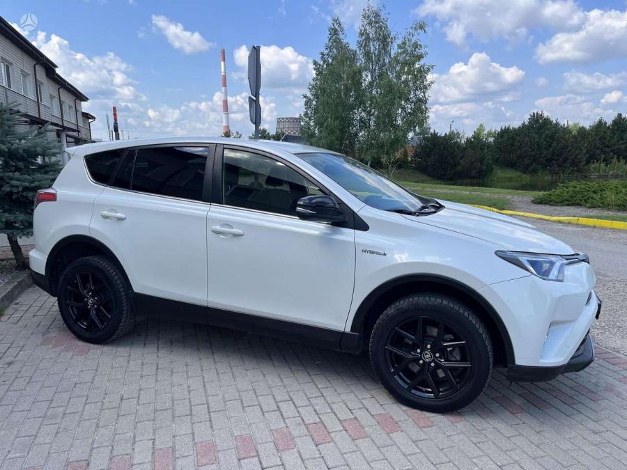 Balts Toyota RAV4 2017 Viļņa, ar dzinēja tilpumu 2.49 L un nobraukumu 190 tūkst. km par 15500 €, foto 13 vietnē AUTOMOTO.COM.LV