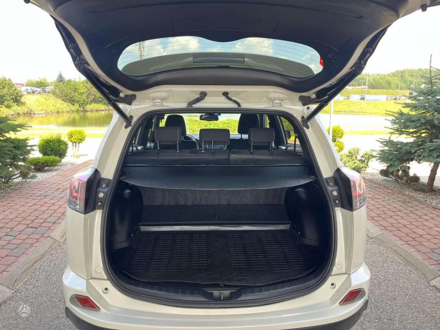 Balts Toyota RAV4 2017 Viļņa, ar dzinēja tilpumu 2.49 L un nobraukumu 190 tūkst. km par 15500 €, foto 17 vietnē AUTOMOTO.COM.LV