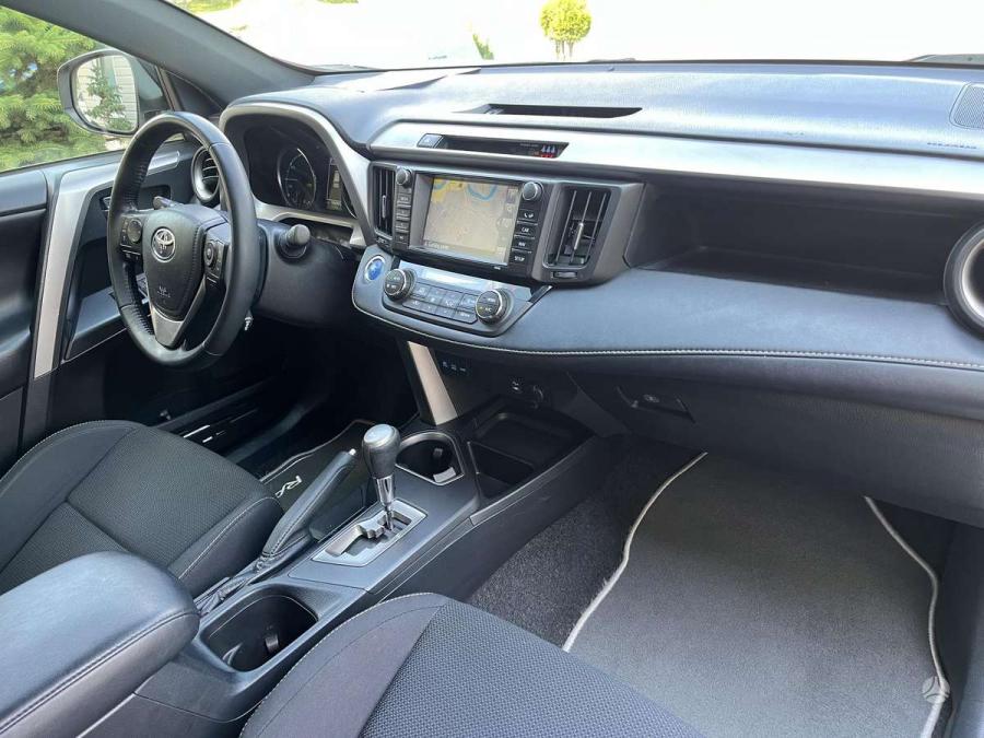 Balts Toyota RAV4 2017 Viļņa, ar dzinēja tilpumu 2.49 L un nobraukumu 190 tūkst. km par 15500 €, foto 18 vietnē AUTOMOTO.COM.LV