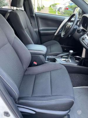 Balts Toyota RAV4 2017 Viļņa, ar dzinēja tilpumu 2.49 L un nobraukumu 190 tūkst. km par 15500 €, foto 19 vietnē AUTOMOTO.COM.LV