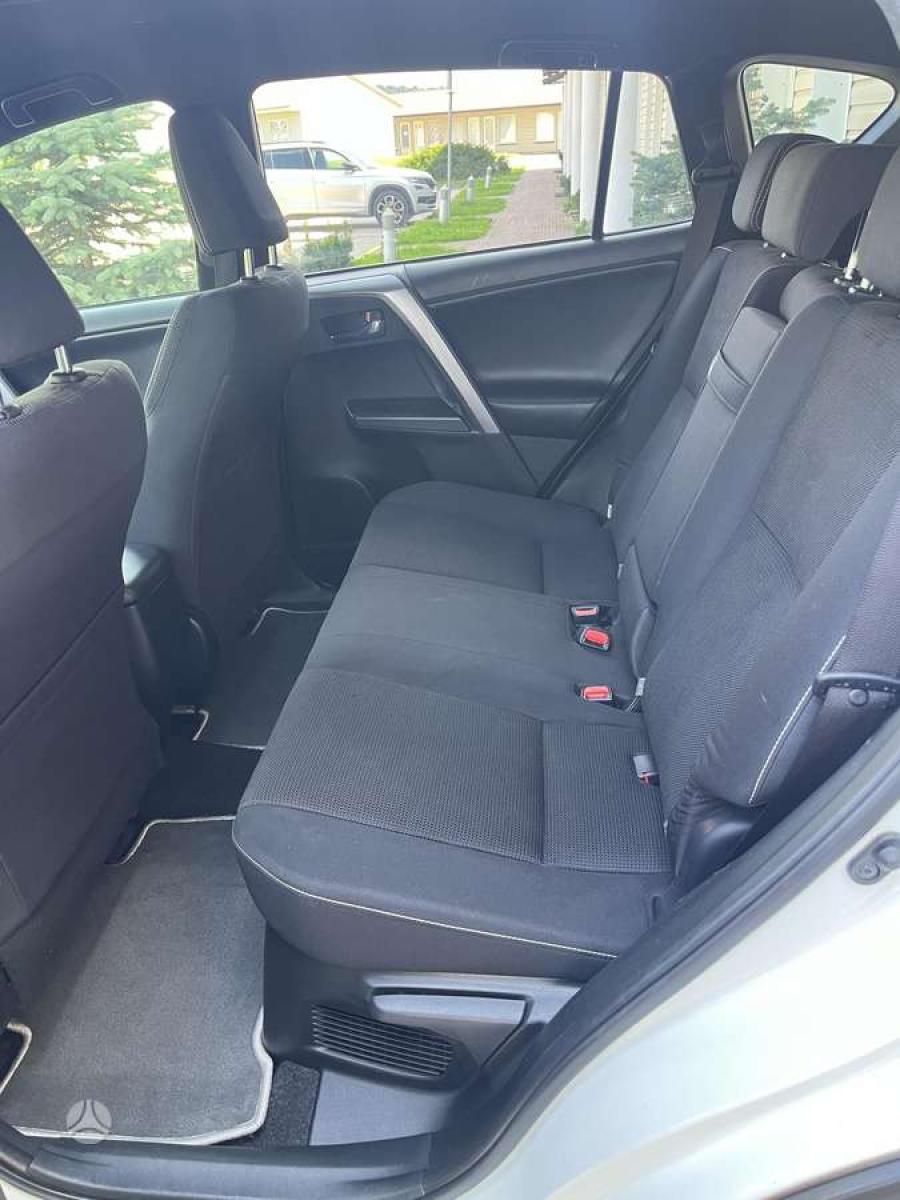 Balts Toyota RAV4 2017 Viļņa, ar dzinēja tilpumu 2.49 L un nobraukumu 190 tūkst. km par 15500 €, foto 22 vietnē AUTOMOTO.COM.LV