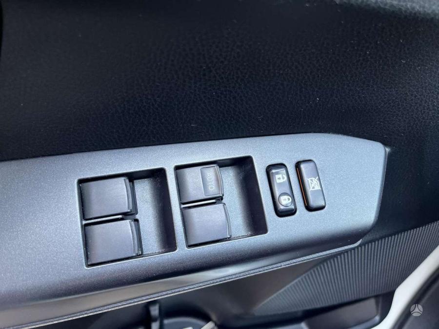 Balts Toyota RAV4 2017 Viļņa, ar dzinēja tilpumu 2.49 L un nobraukumu 190 tūkst. km par 15500 €, foto 25 vietnē AUTOMOTO.COM.LV